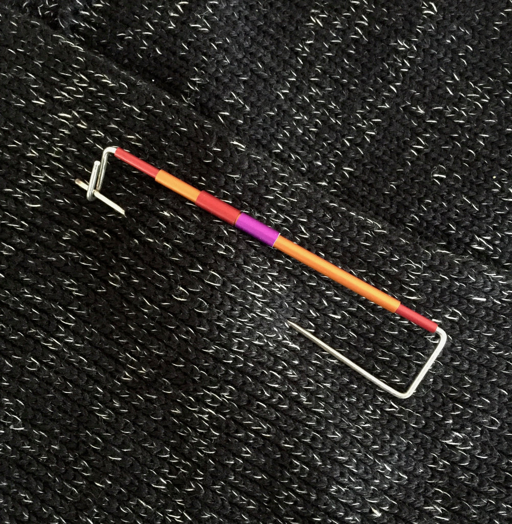 Chris Bohan jewellery - Rectangular Knitwear Pin - Mondopiero